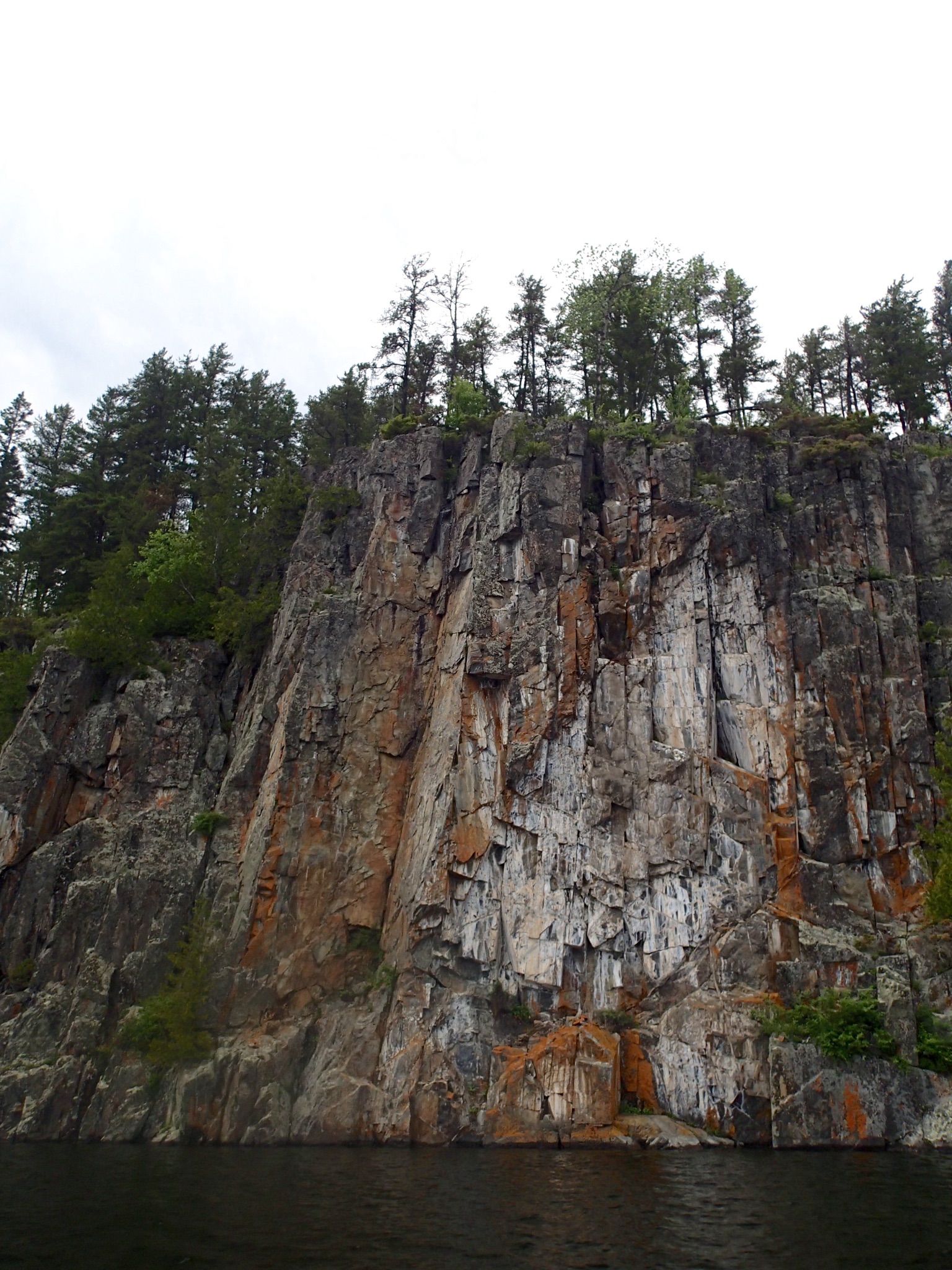 BWCA Rocks-cliffs-boulders pictures Boundary Waters Listening Point ...